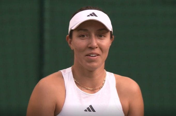 Jessica Pegula reacts to hilariously challenging her own serve during 2R win against Cristina ...