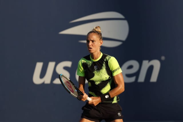 "I'd like to give the trophy to my dad"- Emotional Arantxa Rus ...