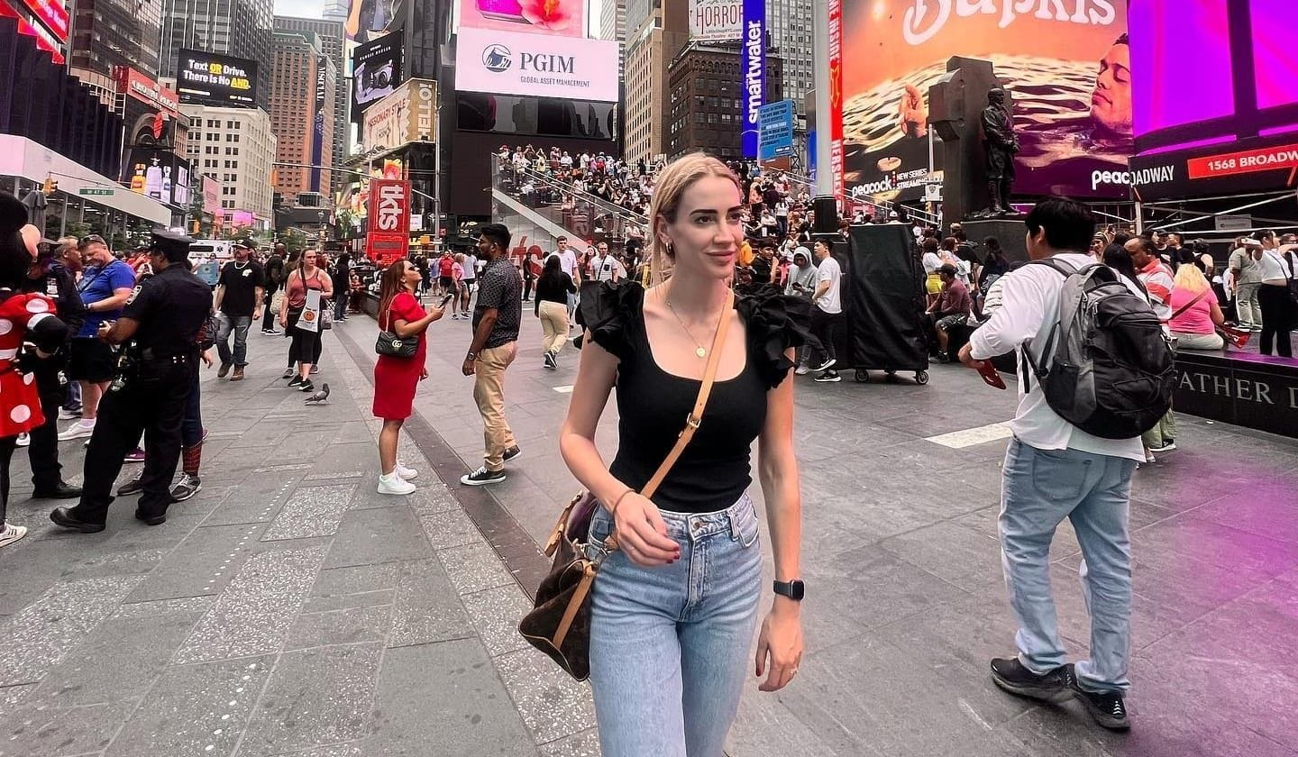 Who is Christiaan Bezuidenhout Wife? Meet Kristen Hart: Her Net Worth ...