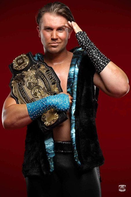 [PHOTOS] Former WWE champion wins title upon in-ring return after 753 days