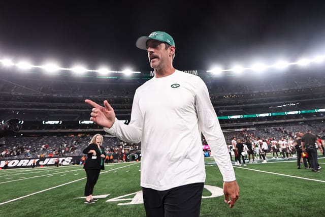 WATCH: Aaron Rodgers shows off athleticism in viral TD throw at Jets ...