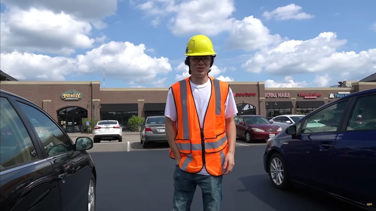 How tall is Lofe the YouTuber?