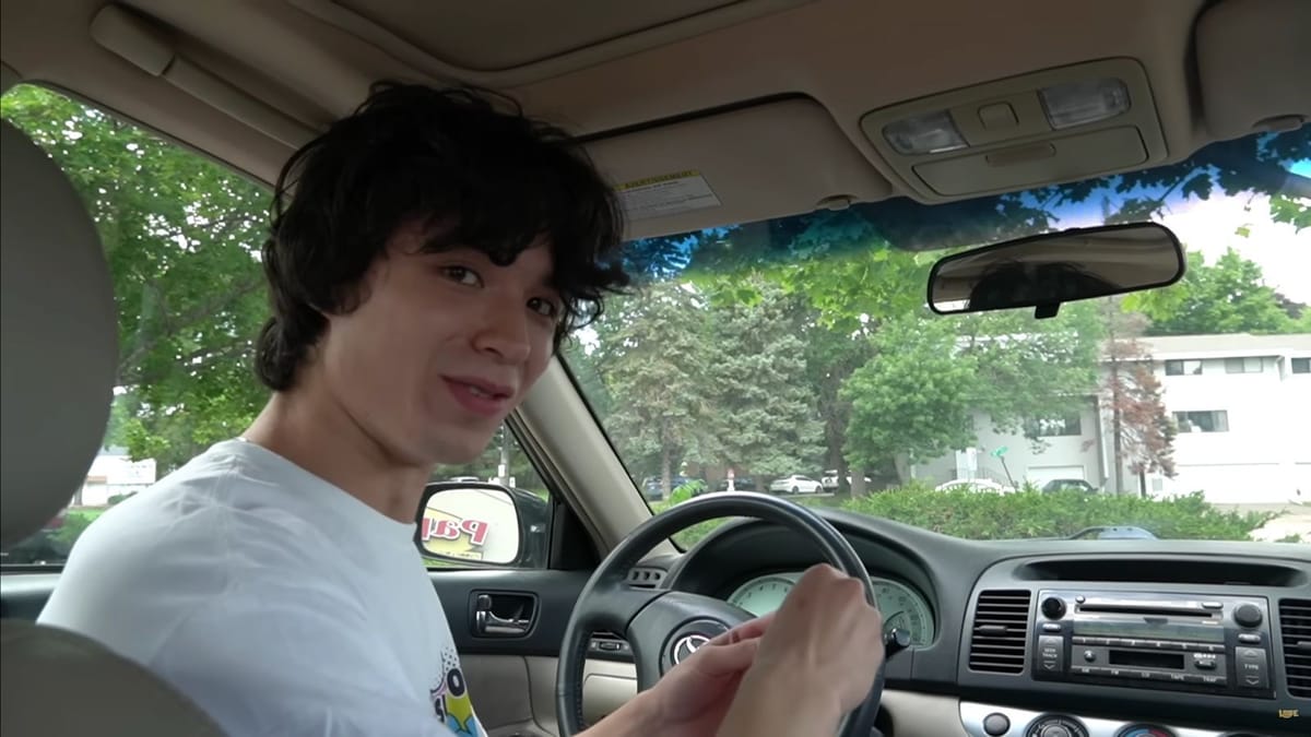 How tall is Lofe the YouTuber?
