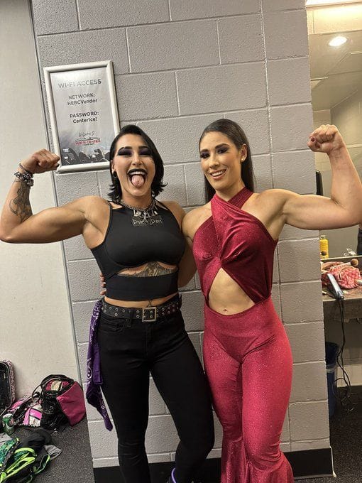 PHOTO: 27-year-old poses with Rhea Ripley, latter reacts on Twitter