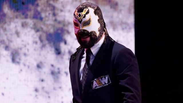 What does AEW commentator Excalibur look like unmasked?