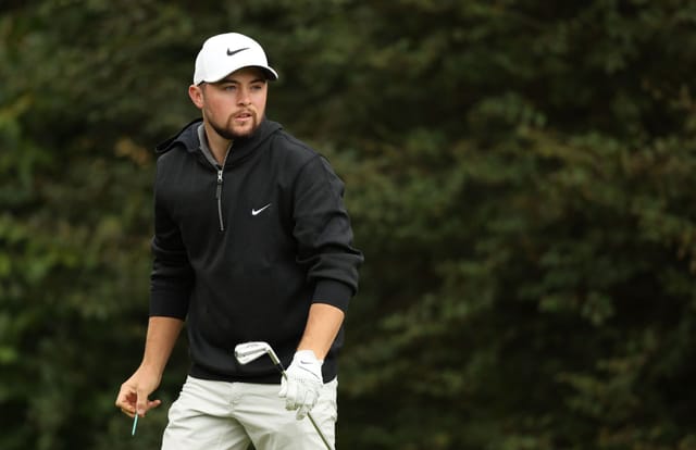 "Give me one of these big ones" - Alex Fitzpatrick shares a cheeky nod ...