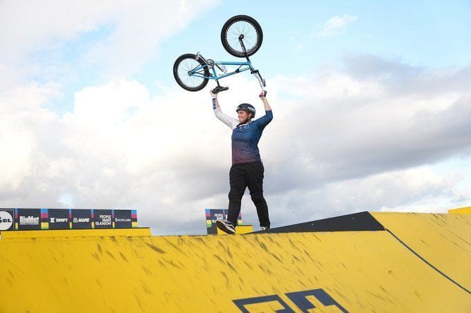 Hannah Roberts turns emotional after 4th successive BMX Freestyle title ...