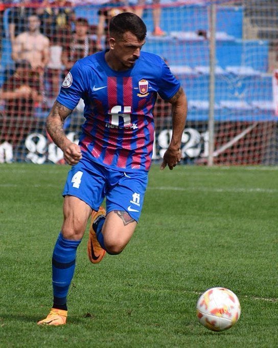 Who is Jordan Elsey, the center-back linked with East Bengal FC?