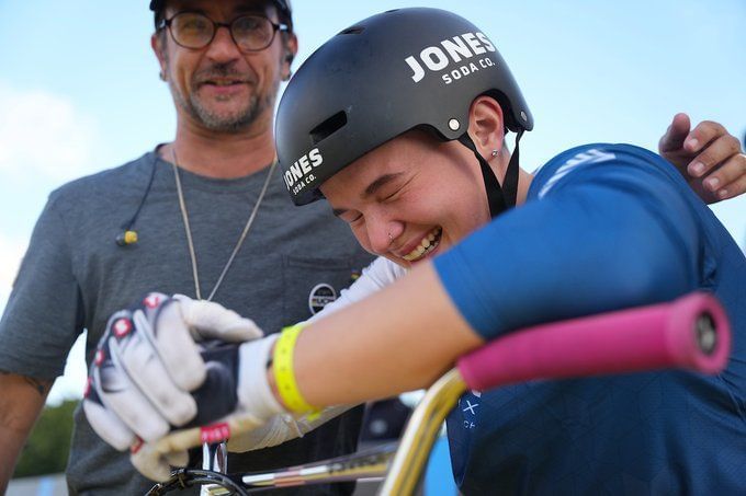Hannah Roberts turns emotional after 4th successive BMX Freestyle title ...