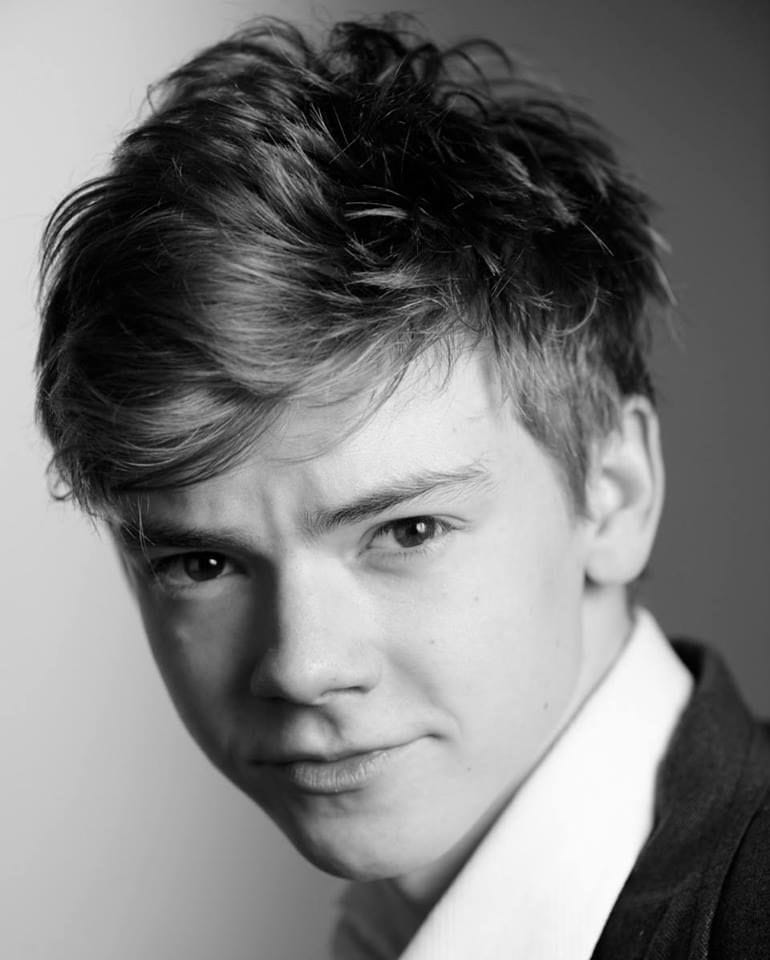 How tall is Thomas Brodie-Sangster?