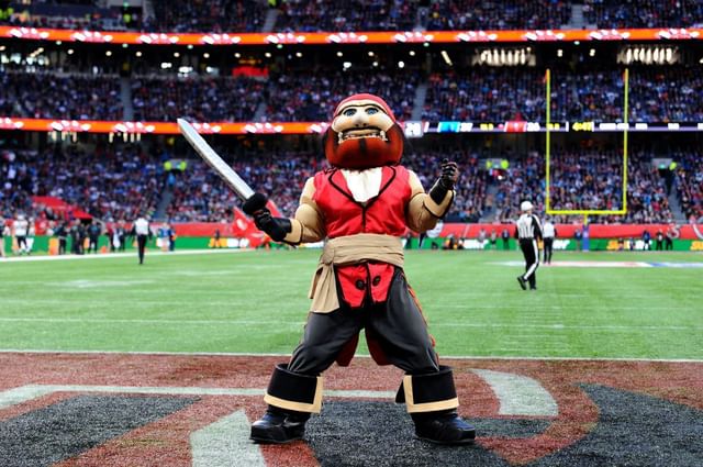 What is Tampa Bay Buccaneers Mascot Captain Fear Salary?
