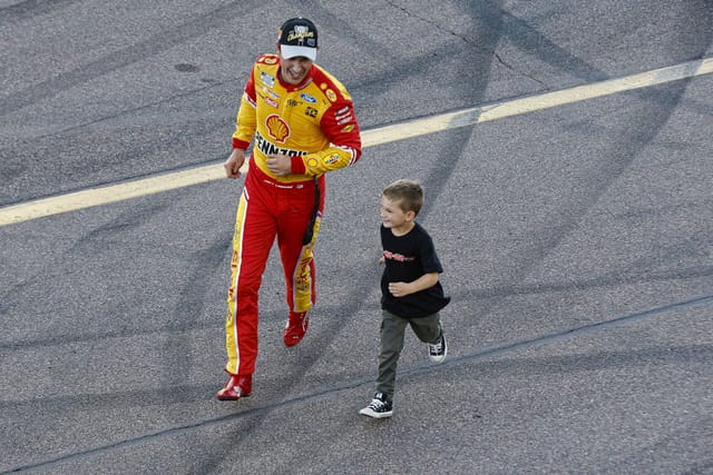 “I have no plan for Hudson”- Joey Logano shares one aspect of his son ...