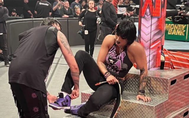 [VIDEO] Rhea Ripley throws her shoe at superstar who hasn't wrestled a singles match in 2 months