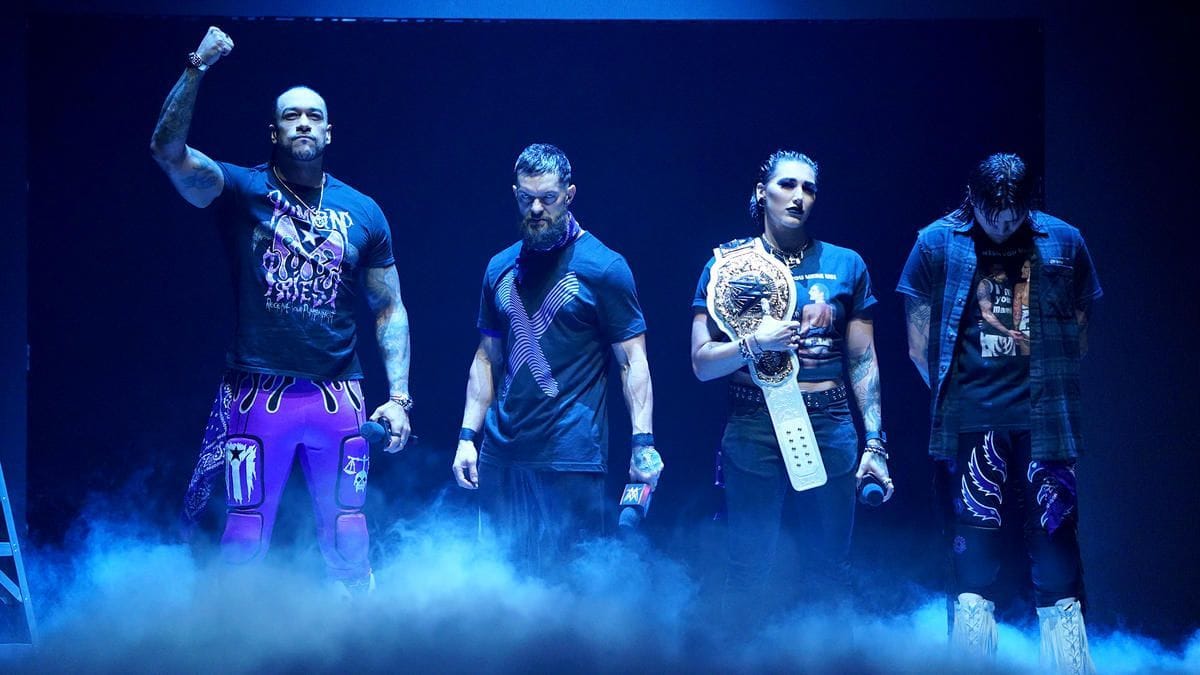 WWE: WWE Universe pushing for current champion to break away from The ...