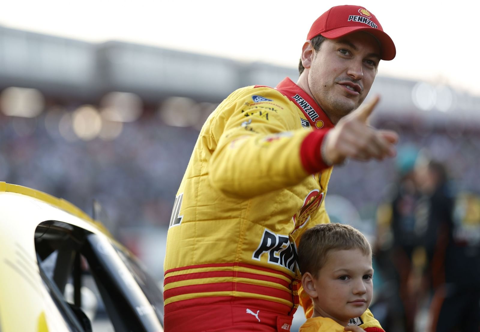 “I have no plan for Hudson”- Joey Logano shares one aspect of his son ...
