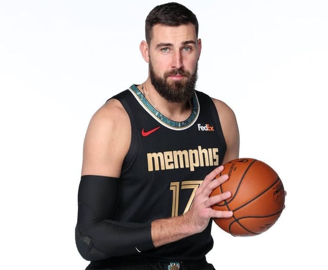 How tall is Jonas Valančiūnas? | Jonas Valančiūnas' Height Revealed