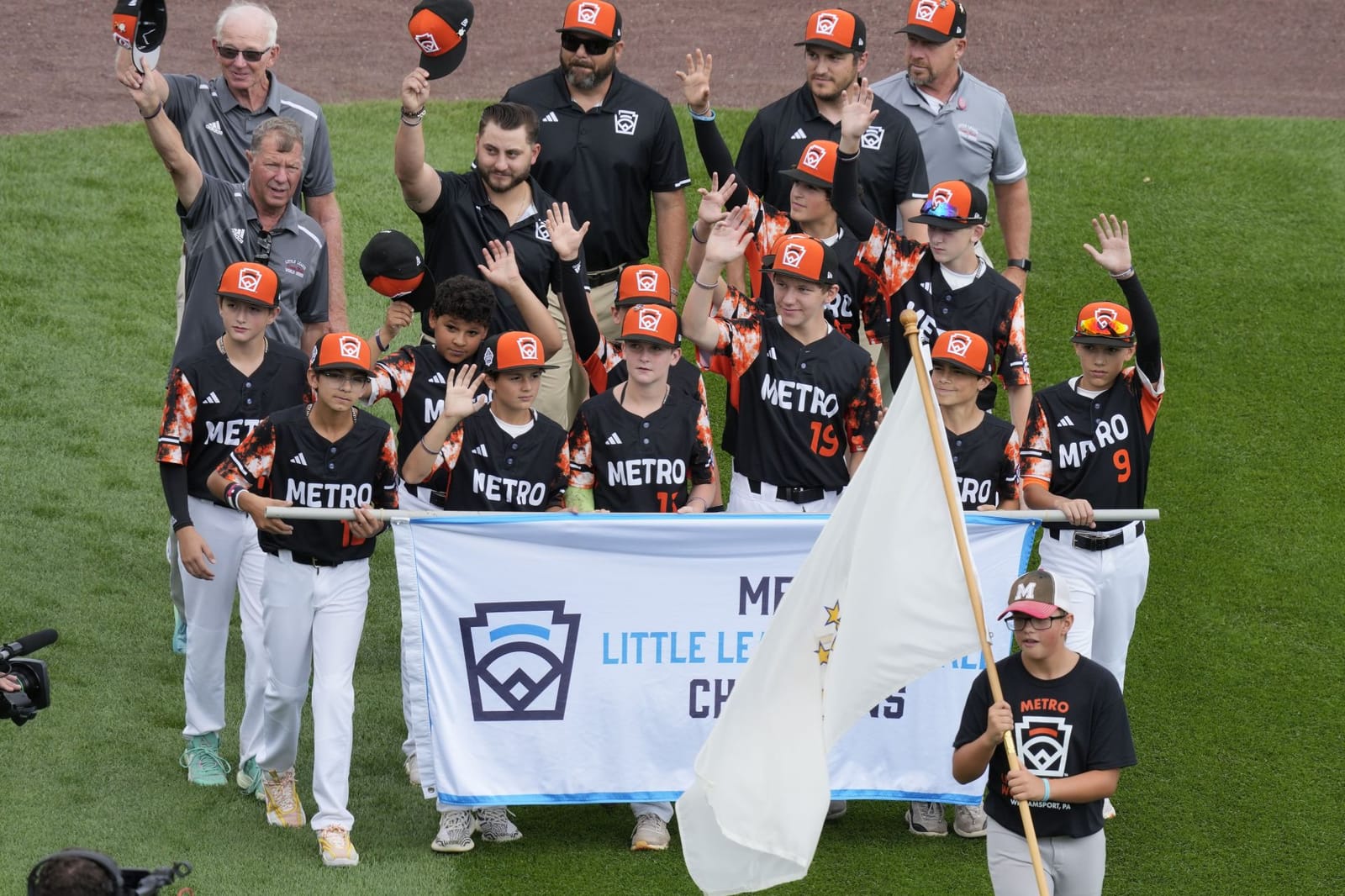 Fans erupt with enthusiasm as young star achieves immaculate inning at ...
