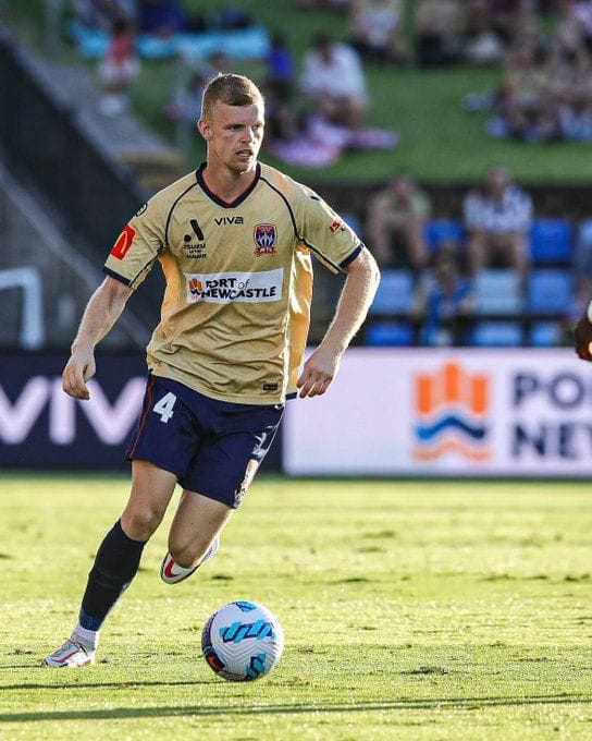 Who is Jordan Elsey, the center-back linked with East Bengal FC?