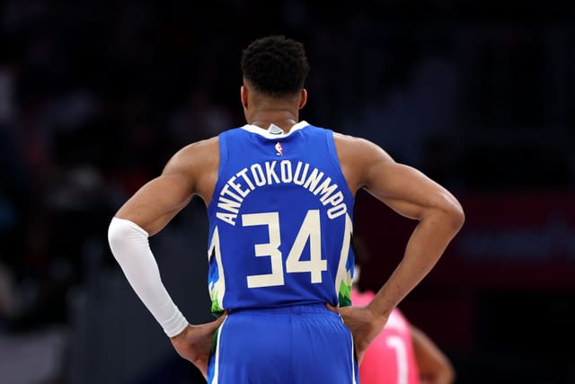 5 best Giannis Antetokounmpo's contract options to re-sign with Milwaukee Bucks after waiving ...