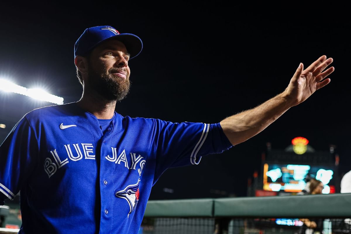 Why was Brandon Belt removed from Rangers game? Veteran Blue Jays ...
