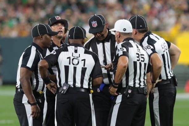 What is the average salary of an NFL head referee?