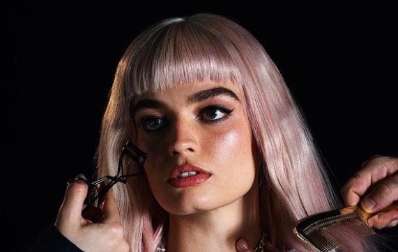 Who is Emma Mackey's boyfriend?