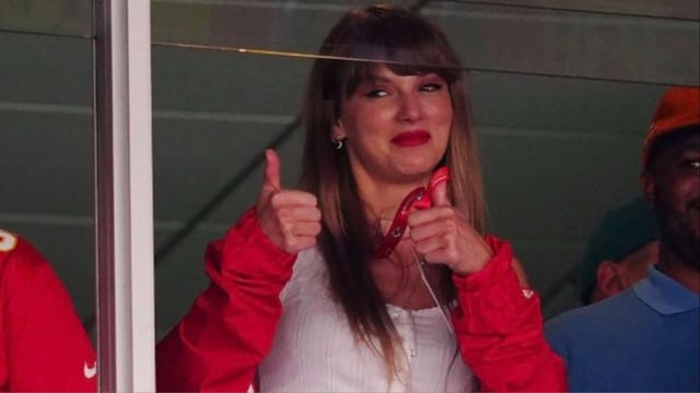 "You can see her hair sticking out" - Taylor Swift popcorn machine ...