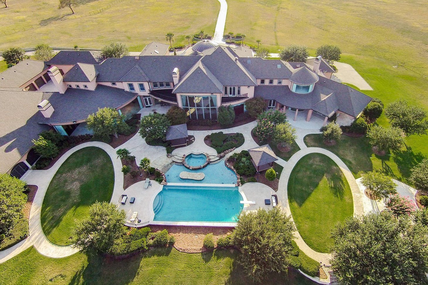 $45 million-worth Deion Sanders once owned the biggest house in Texas ...