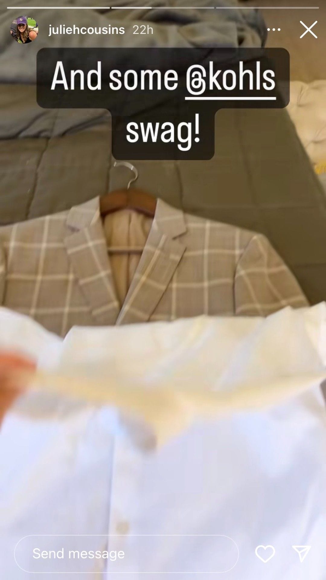 Kirk Cousins' wife Julie lays out trademark outfit for Vikings QB ahead ...