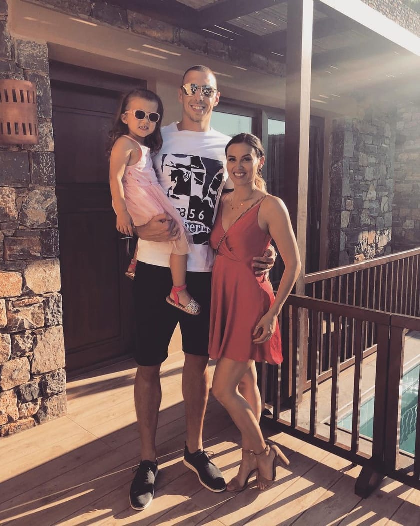 Who is Daniel Theis’ Wife?