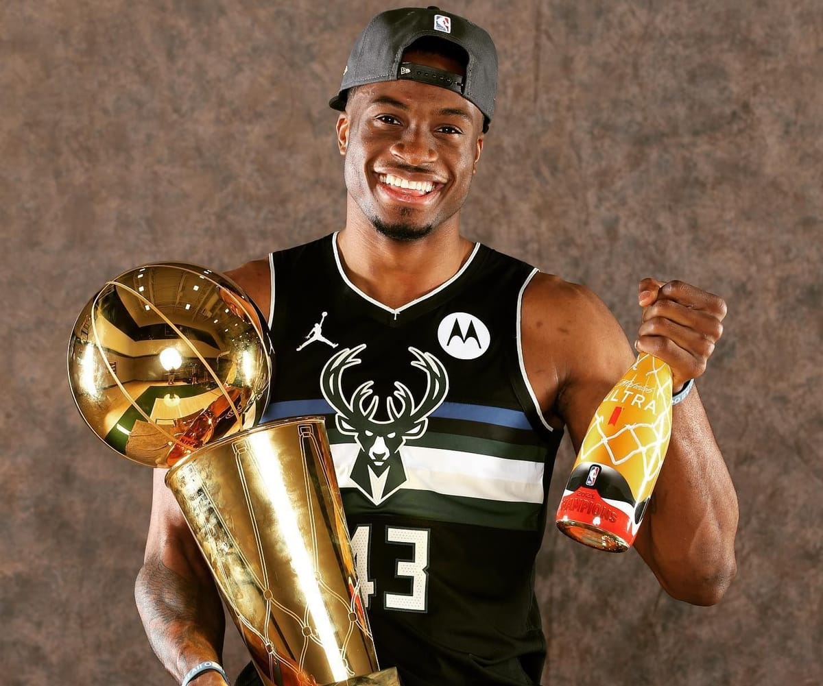 How many rings does Thanasis Antetokounmpo have?
