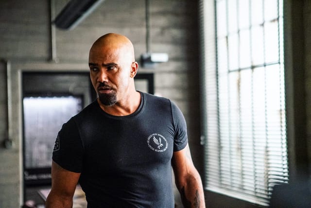 How tall is Shemar Moore?