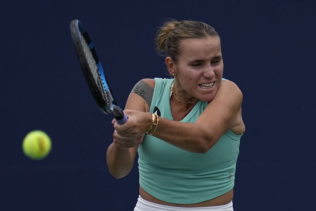 "A coach or Dad should not look this disheveled while watching their ...