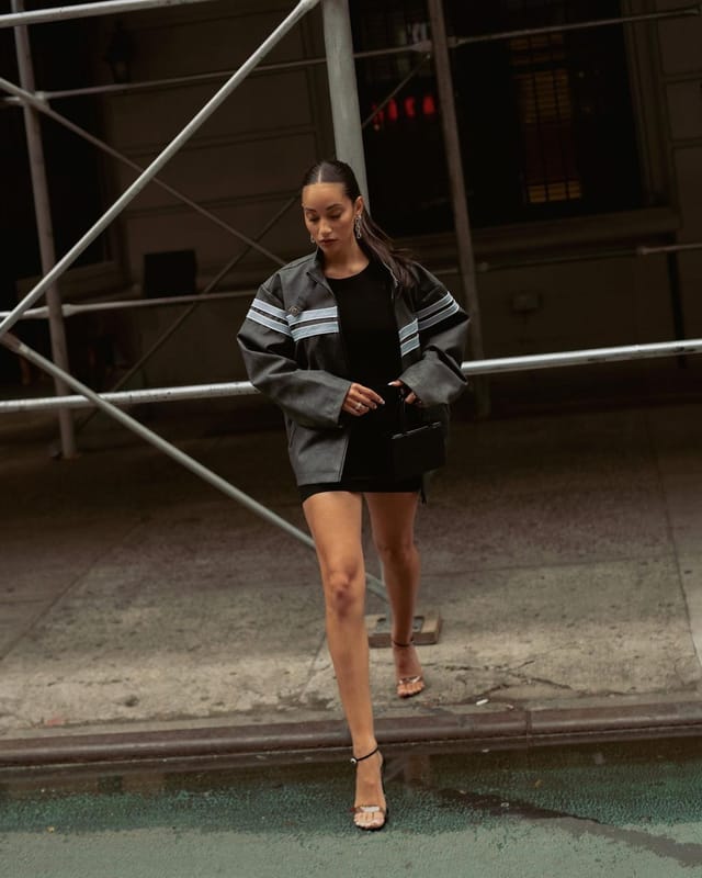 How old is Victoria on Bachelor in Paradise?