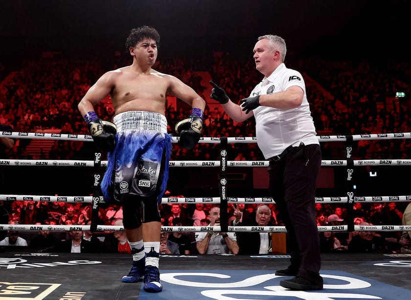 What is the boxing record of Salt Papi?