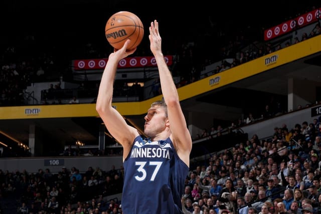 "Getting a QB to pair up with Zion" - Pelicans acquiring former Lakers ...