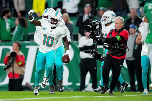 Tyreek Hill takes a swipe at NFL referees with 'little fun fact' on DPI ...