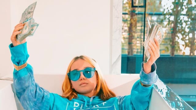 "Came back from the dead to be a Dua Lipa dupe?": Fans react as Lil Tay ...
