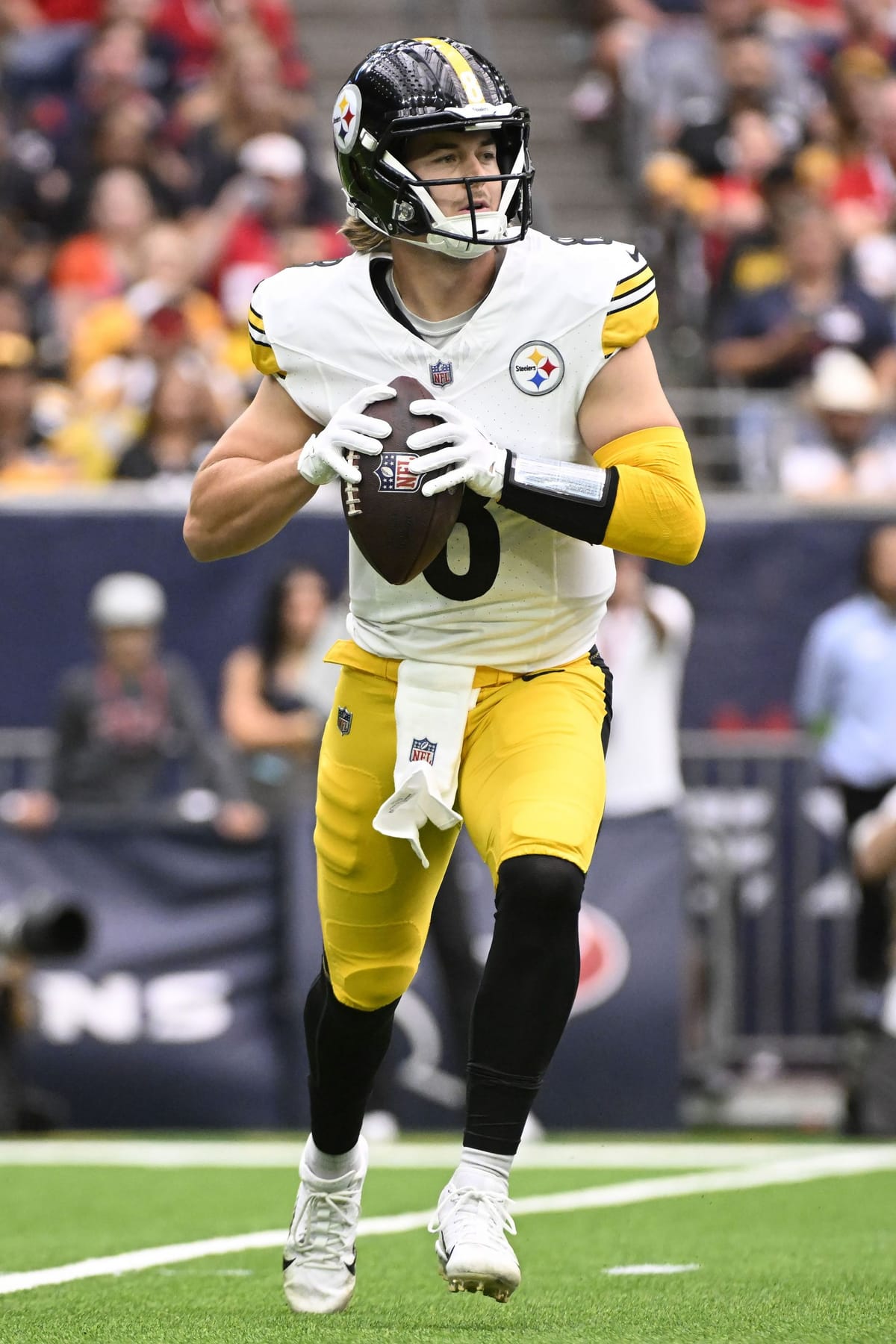 How old is Kenny Pickett? | Kenny Pickett's physical attributes and more