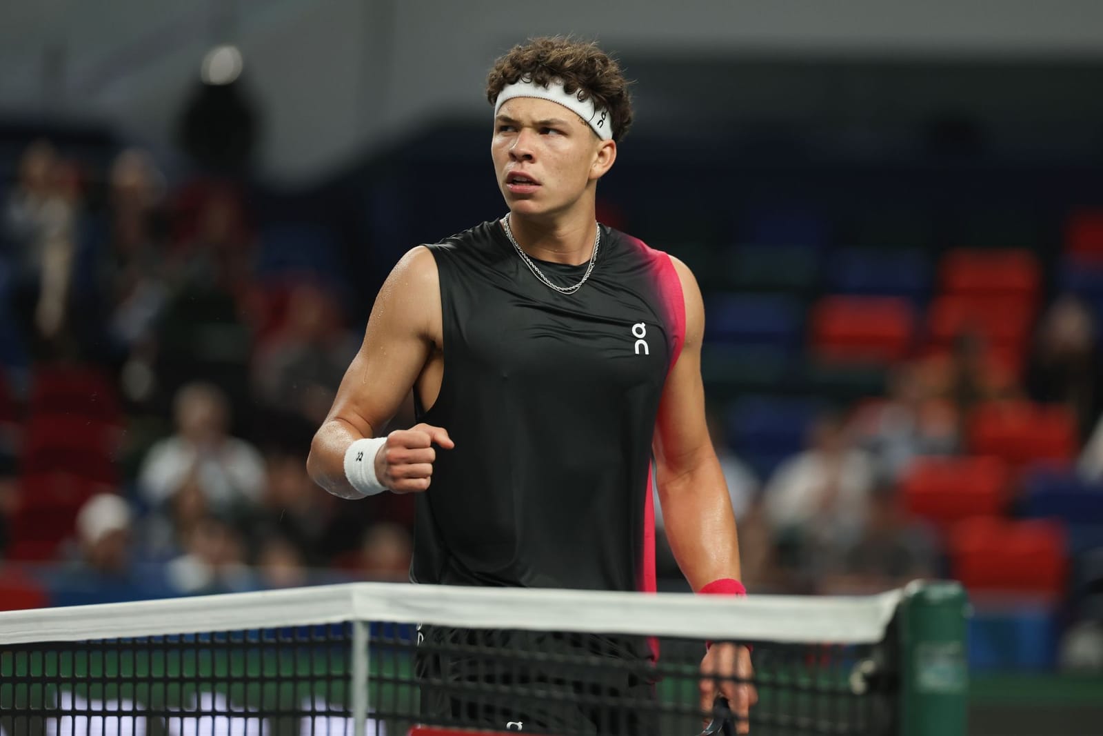 WATCH: Ben Shelton "hangs up the phone" in signature style after ...