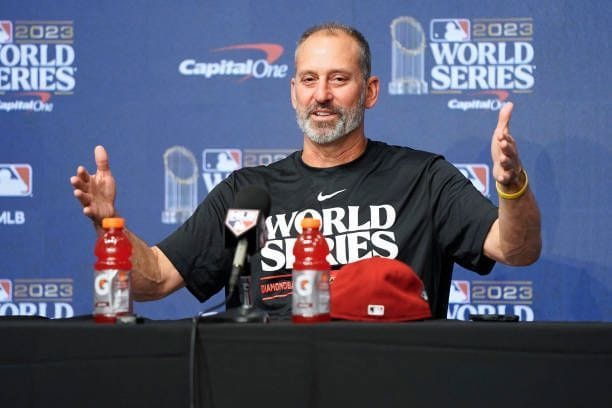 What is the salary of Diamondbacks manager Torey Lovullo?