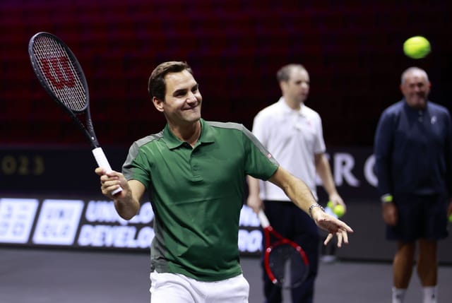 Roger Federer arrives at Shanghai Masters, interacts with excited fans ...