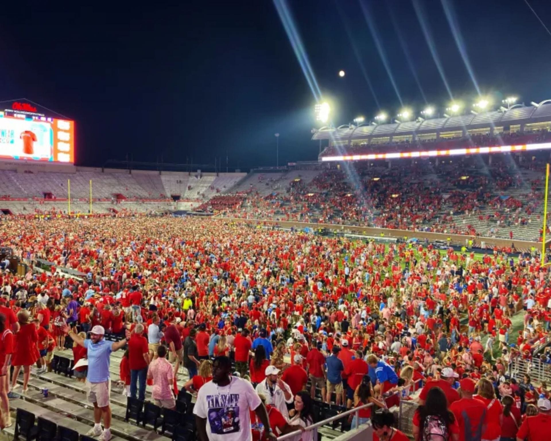 WATCH: LSU player hits Ole Miss fan for on-field wildness after a ...