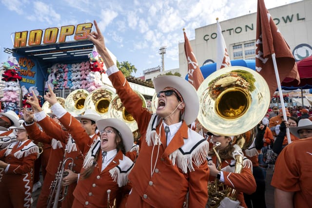 Why is football so popular in Texas? Exploring Longhorns' college ...
