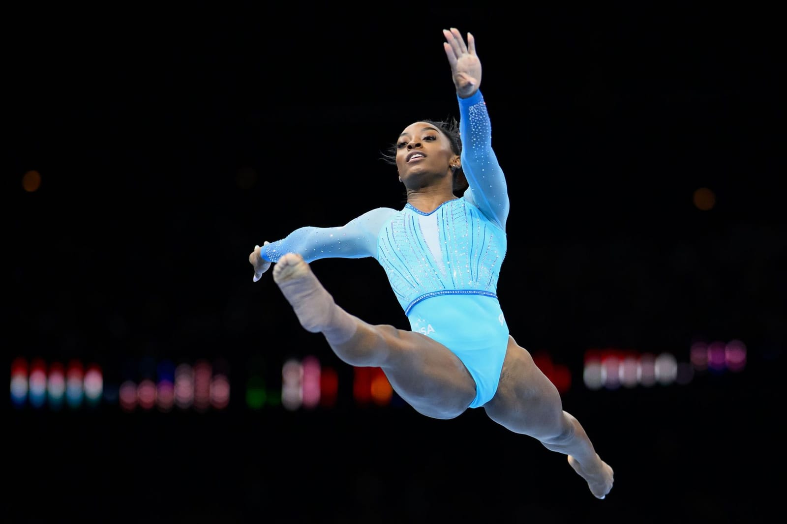 Simone Biles successfully lands Yurchenko double pike during World ...