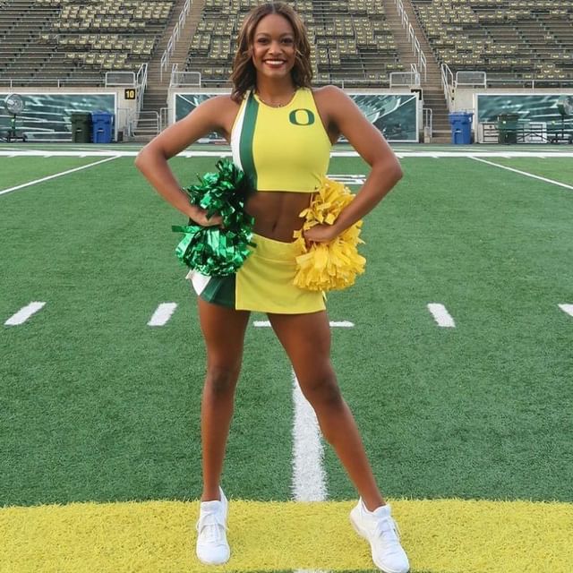 Oregon football cheerleaders walk down memory lane, showcasing Ducks ...