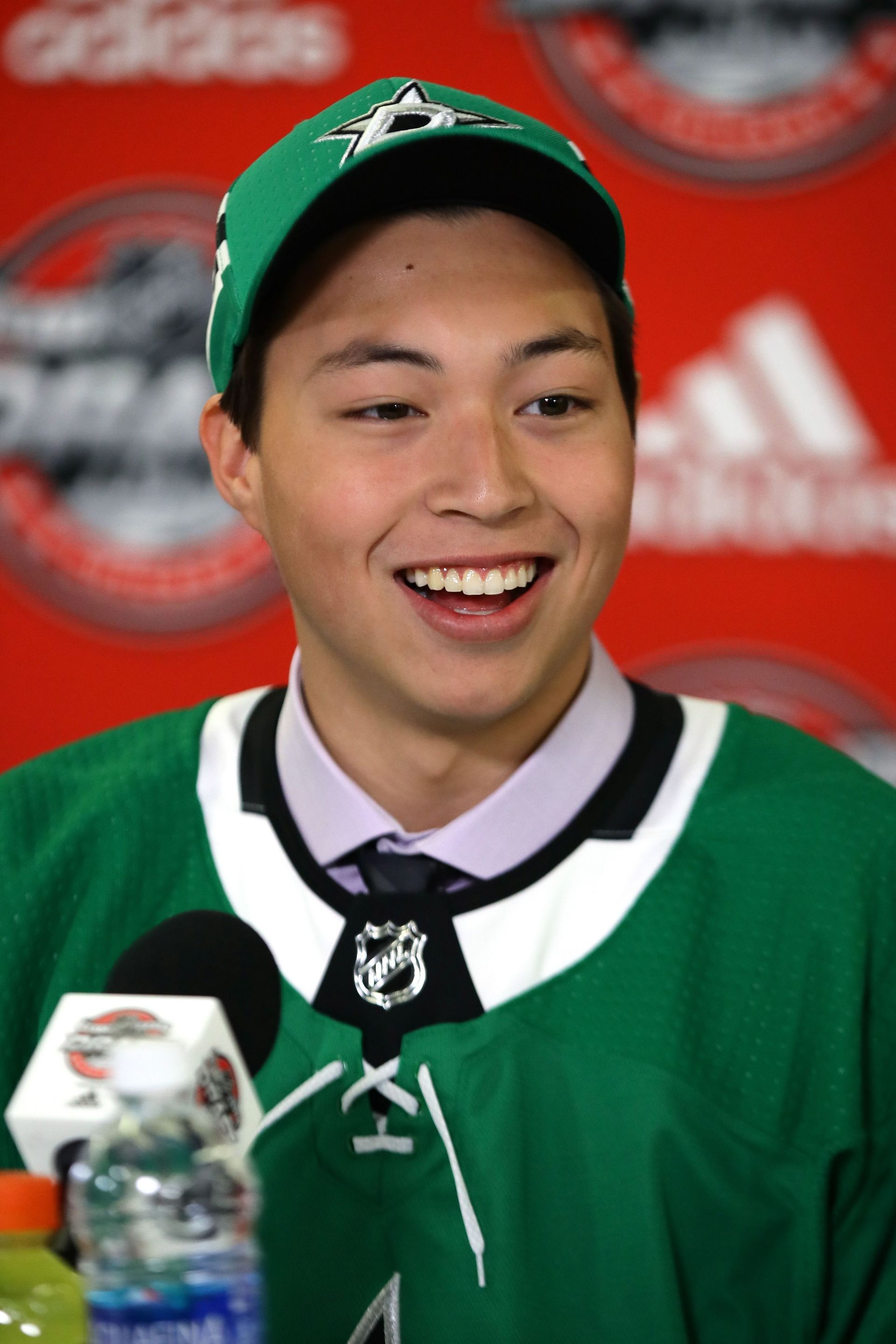 Who does Jason Robertson's brother play for?