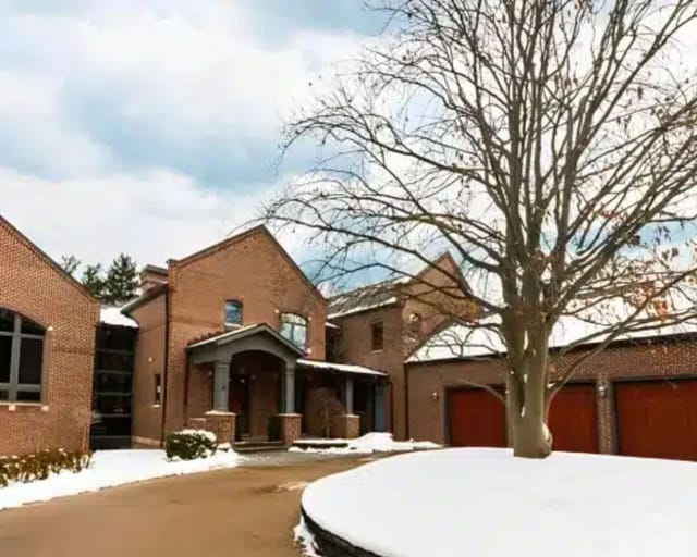 Michigan HC Jim Harbaugh’s stunning 2.21-acre house worth $2,600,000 in ...