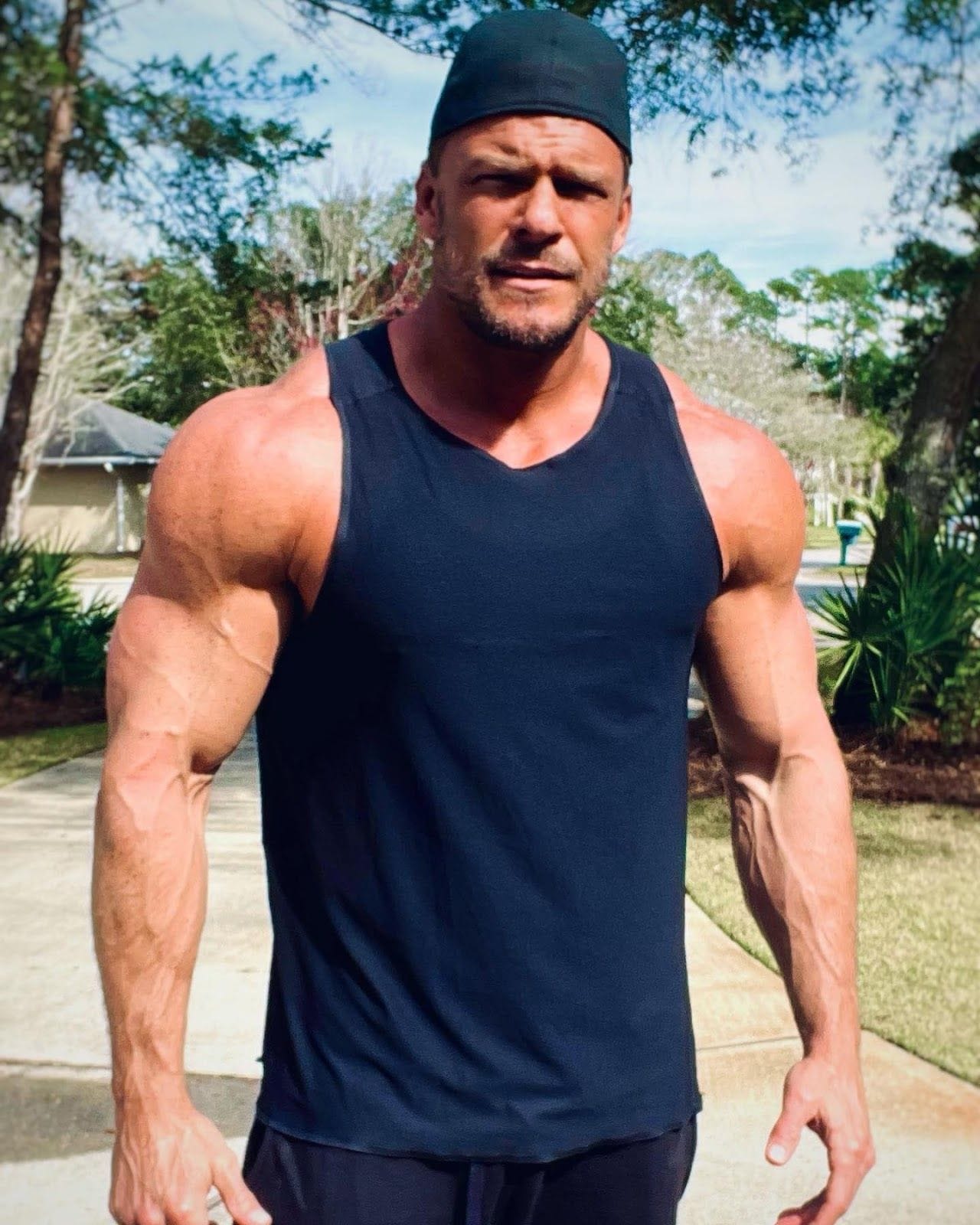 How tall is Alan Ritchson?
