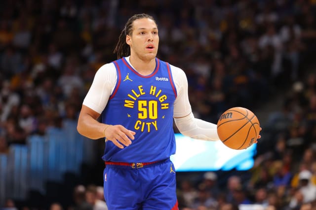 How many minutes does Aaron Gordon average?